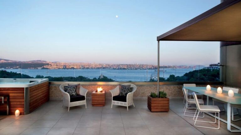 What is The Difference Between Terrace and Veranda? - Clever Patio